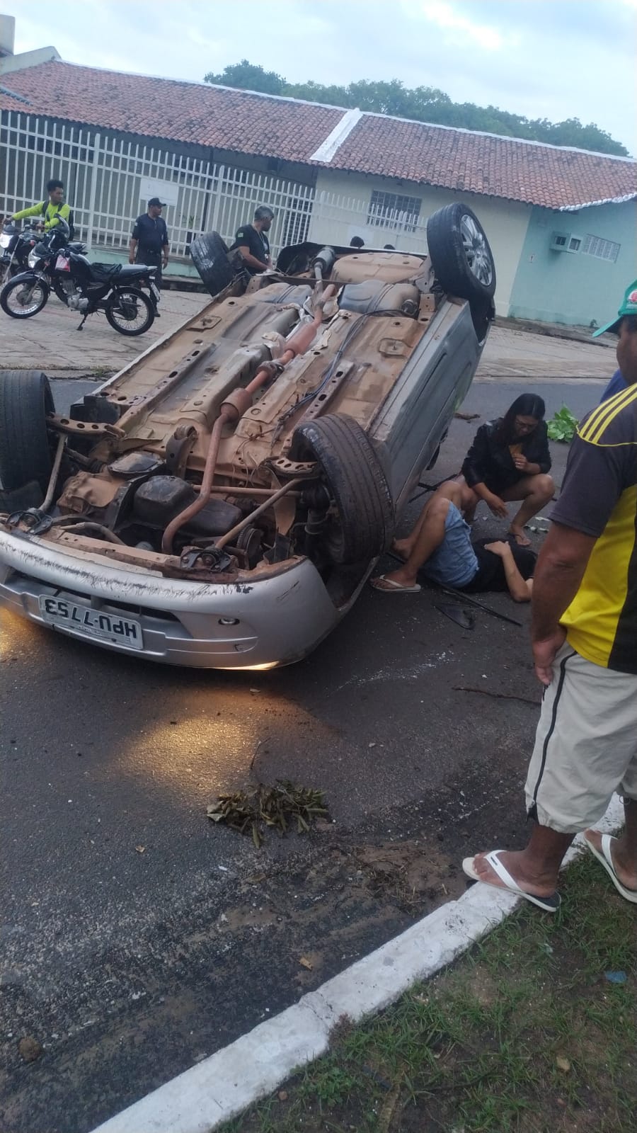 Vídeo mostra carro capotado no Morada do Sol - RP50 Notícia com ...